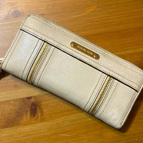 Michael Kors | Bags | Michael Kors Leather Continental Wallet Ivory ...